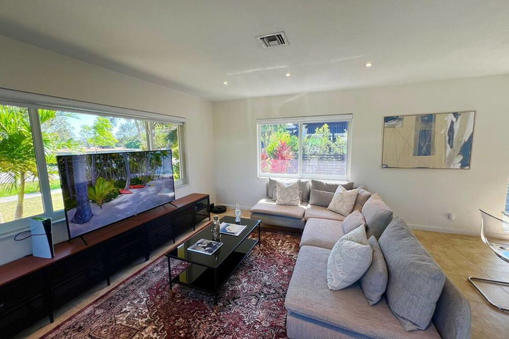 5 Min To The Beach And Golf Front House - Hallandale Beach, FL