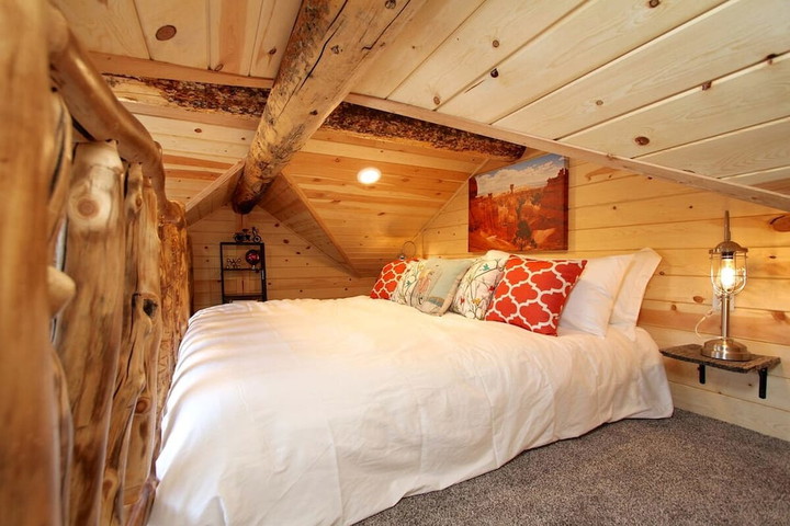 Enchanting Utah Tree House Retreat For A Vacation Near Zion National Park - Orderville, UT