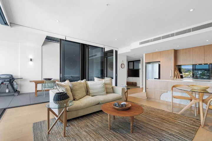 Avoca Lake View Luxury Apartment - Central Coast