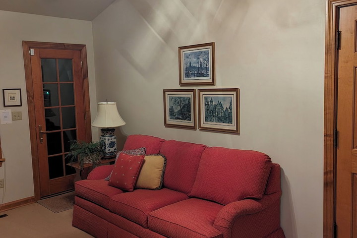 Cottage On The Hill - Your Home Away From Home - Medina, OH
