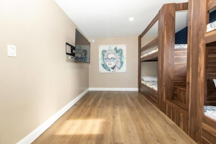 Adjoining Room 1 - Spacious Two-bedroom Suite Near Seaside Heights Beach, Sleeps 10 With Free Wifi  And  Ac Comfort - Seaside Heights, NJ