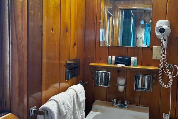 Cozy 1br Hotel Room, Hamilton - #344 Hiwatha - Hamilton, NY