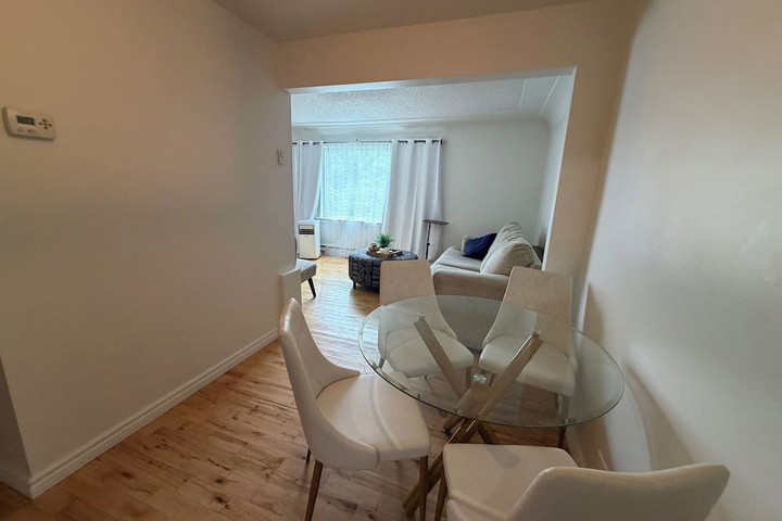 Top Of The Hill 2 + 1 Bedroom Main Floor Unit Close To College, - Sault Ste. Marie