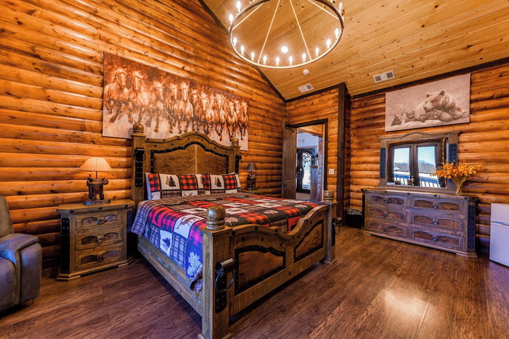 The Clubhouse Is A Refined Sanctuary Where Celebration And Rest Coexist Effortlessly. A Grand Lodge Designed For Gatherings, It Welcomes Weddings Beneath Soft Lights, Laughter By The Fire, And Mornings That Unfold Slowly. - Broken Bow, OK
