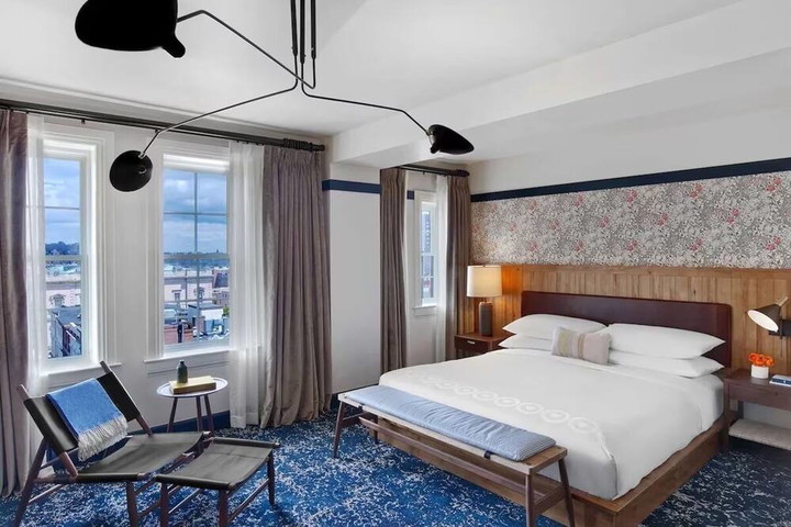 Spacious & Stylish Rooms In Baltimore's Art District - With Rooftop Bar - Baltimore