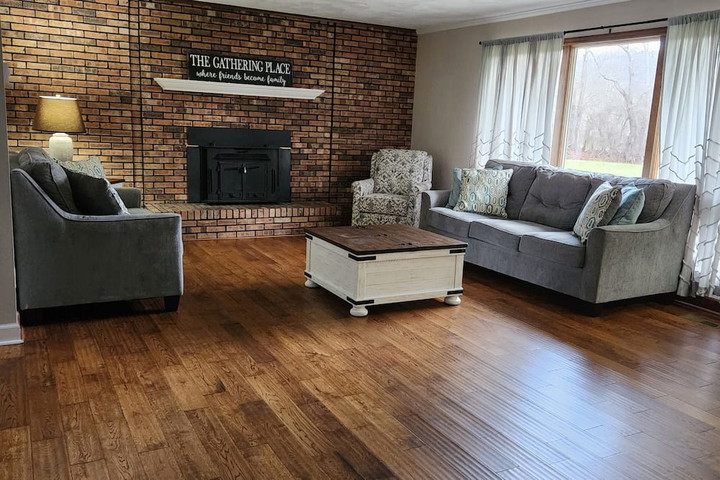 Spacious Mountain Retreat  Sleeps 12  Pool, Hot Tub, Peaceful & Beautiful! - Marion, VA