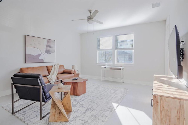 Landing | Chic 1bd, Pool, Gym - Melbourne Beach, FL