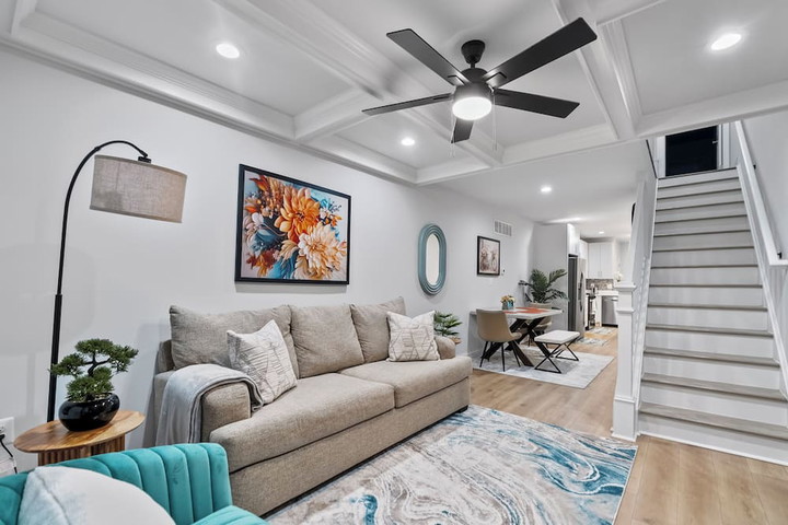 Beautiful Home W/ Keyless Entry Near Stadium - Glen Burnie, MD