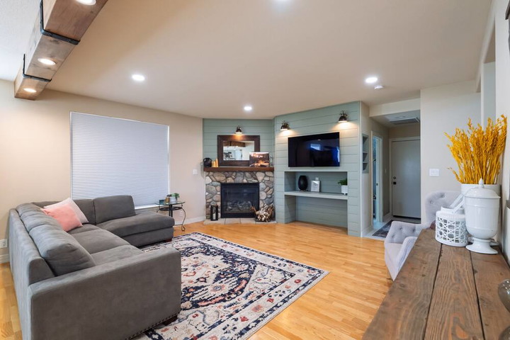 Modern Mountain Retreat  Hot Tub, Sauna And Outdoor Firepit - Reno, NV