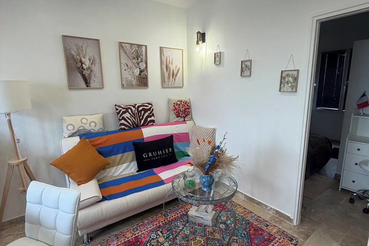 Left Upstairs - Nanterre