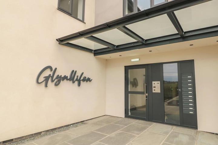 Glynllifon 1, Pet Friendly, Country Holiday Cottage In Benllech - Moelfre