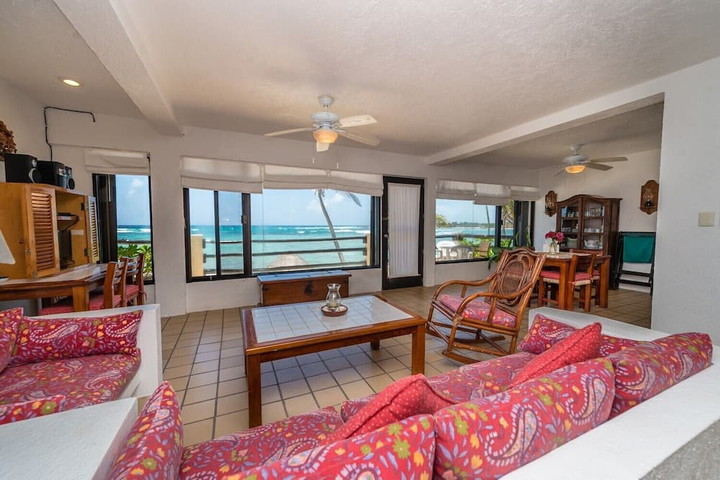 Great Snorkeling From This Beachfront Condo, Ac In Bedrooms! - Akumal