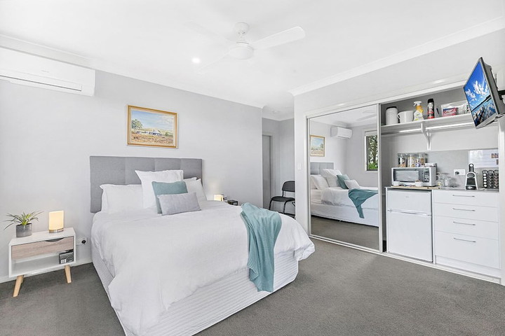 Mala Retreat, Shiraz-chardonnay Rooms Sleeps 7 - Newcastle
