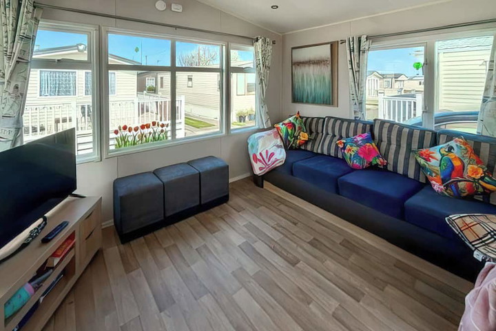3 Bedroom Accommodation In Towyn - Towyn