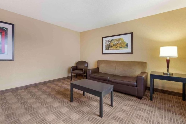 1 King Bed | Non-smoking, Kitchen, Shower - Saint Paul, MN