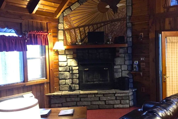 Adventurer's  Lodge, A Charming 3-bedroom Cabin With Wifi In Quiet Lansing, Wv. - West Virginia