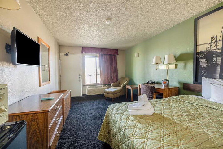Restored Retro Room Deluxe King Bed Steps Away From Iconic Route 66 Attractions - Barstow, CA