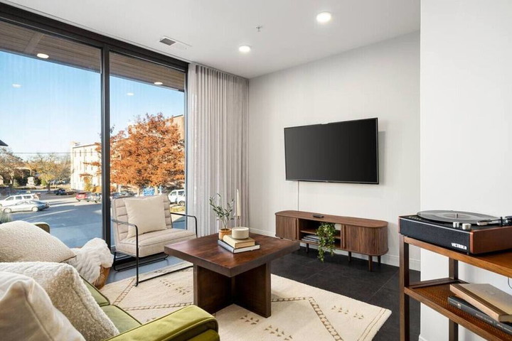 Modern 2 Bed In The Heart Of Downtown Bloomington - Bloomington