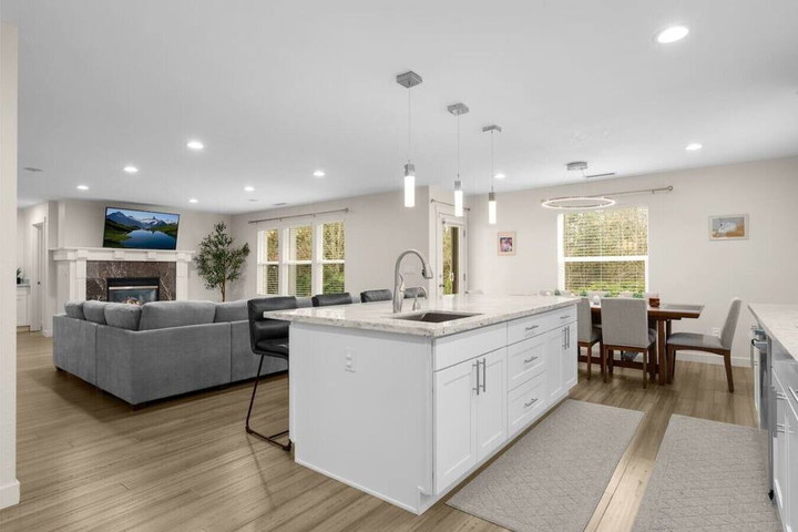 Ultra Lux Redmond | 6 Bedrooms, Sleeps 20 | Ev+ - Redmond, WA