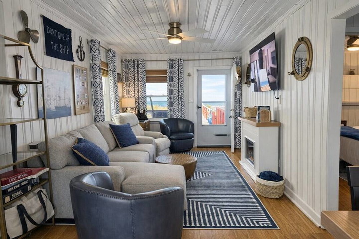 Oceanfront Vintagemodern Cottage Beachfront Fireplace Steps To Boardwalk - Carolina Beach, NC