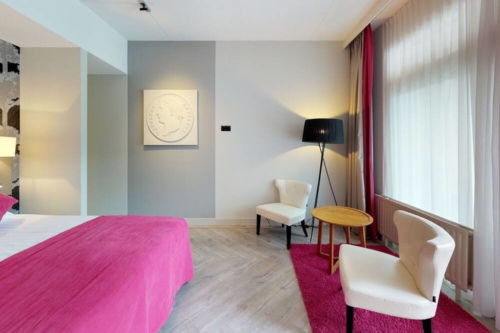 Enjoy A Restful Retreat With On-site Dining, Free Parking, And Peaceful Surround - Zeist