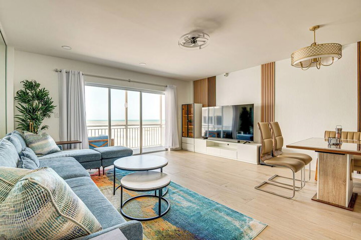 Steps To Ocean: Satellite Beach Condo W/ Balcony - Satellite Beach, FL