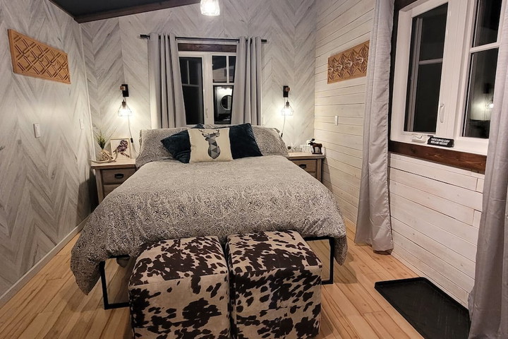 Cozy Country Escape: Pet-friendly Cabin With Ski & Snowshoe Trails - Rocky Mountain House