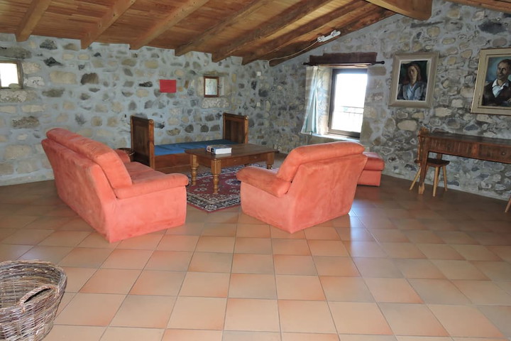 Meublé De 4 à 14 Personnes. Aire Extérieur Privée 300 M². Piscine Commune. - Ardèche