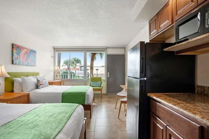 Spacious Suite In A Highly Desirable Location Near Theme Parks - Kissimmee, FL