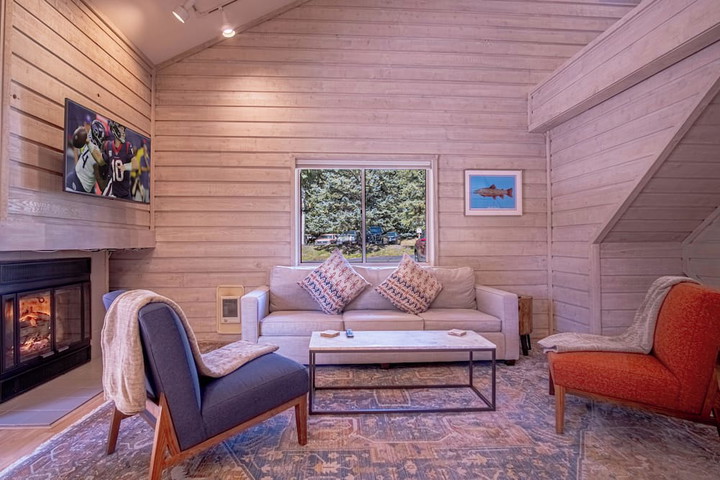3br Elkhorn Village Condo With Pool, Hot Tub, Fireplace, And Mountain Access. - Sun Valley, ID