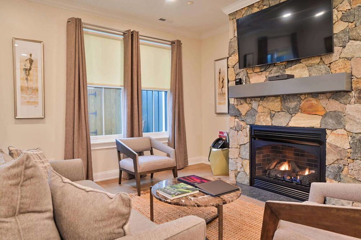 Hilltop | Woodland Suite - Charlestown, RI