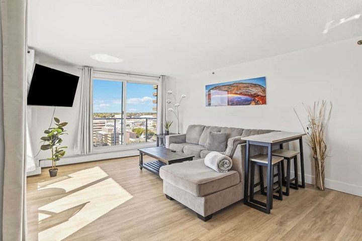 The Bradshaw - 18th-floor 2 Bed Downtown Condo - 새스커툰