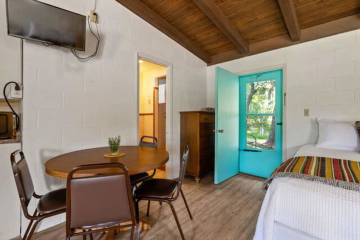 Cabin 6 - Located Next To Lakehouse 9 - Kingsland, TX