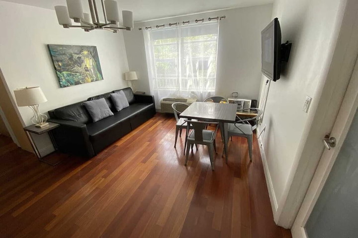 South Beach 1br With Pool  Walk To Beach - South Beach, FL