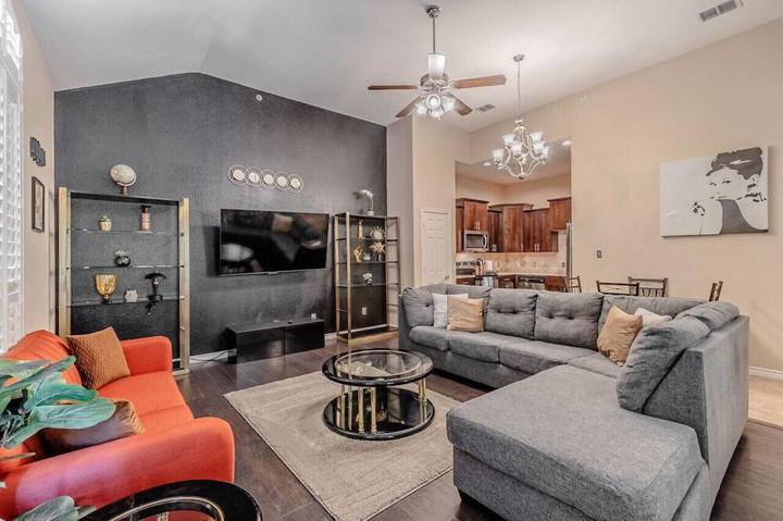 The Castle!by The Lake W/pool & Balcony Grandscape - Lewisville, TX