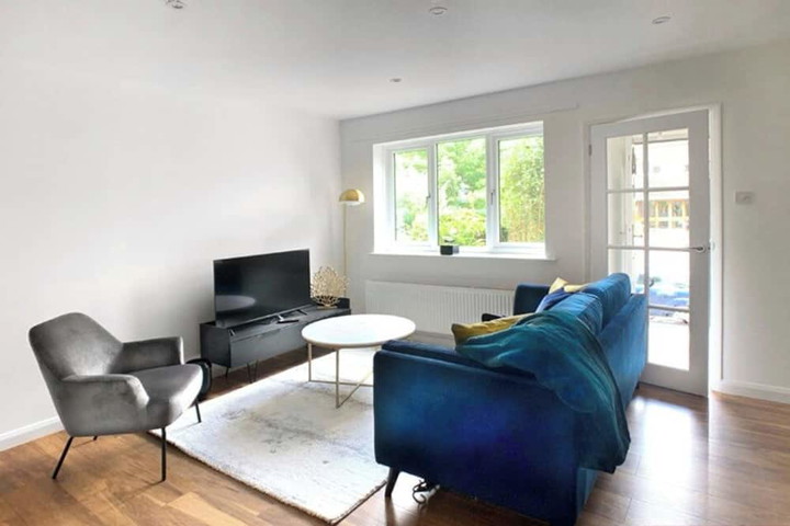 Guildford - Modern 2 Bedroom House - Woking