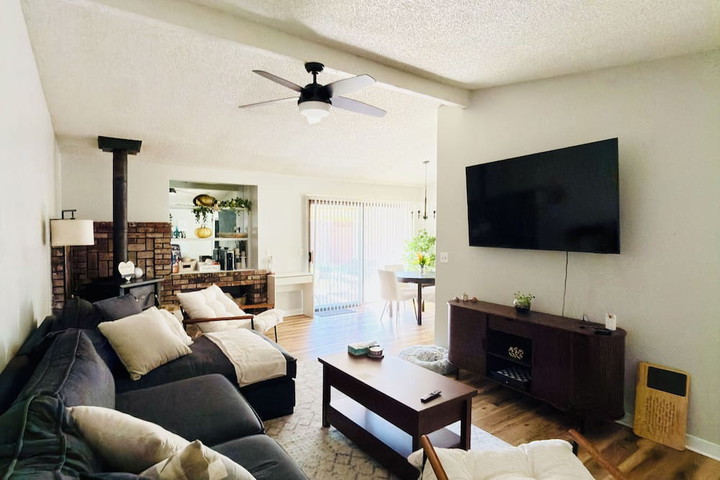 3-bedroom House W/private Pool - Family & Pet Friendly - Sacramento, CA