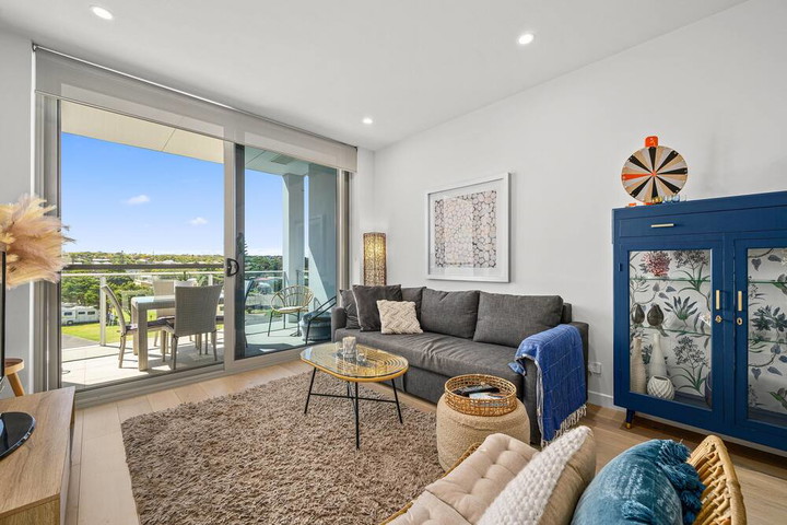 Hamptons By The Beach ~ Moana - Brand New 2 Bed Coastal Apartment 50m From The Sea - Adelaide