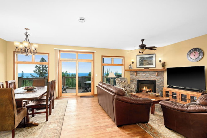 Lake Views Throughout. Next To Golf, Hiking, Biking Trails And Winery. - Lutsen, MN