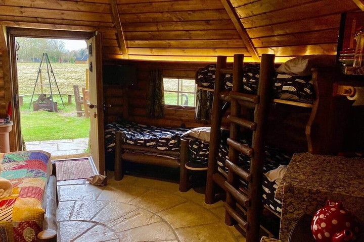 Hagrid Hut Themed - Hot Tub - Warner Bro Studio - Watford