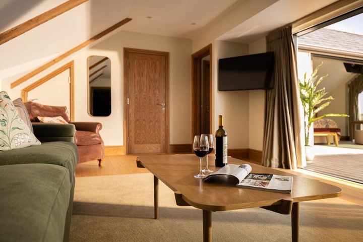 Trevean, Pet Friendly, Luxury Holiday Cottage, With Pool In Mullion - Porthleven