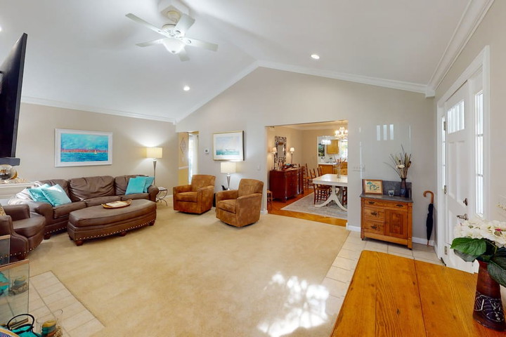 720 Jamine Ave. Spacious Cottage In Quiet Area Near The Pool And Pickleball! - Kelleys Island, OH