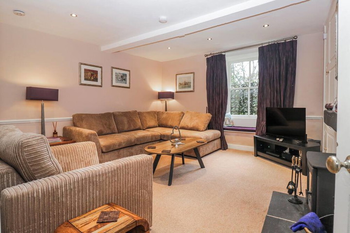 Old Book Shop, Pet Friendly, Character Holiday Cottage In Cartmel - Cartmel