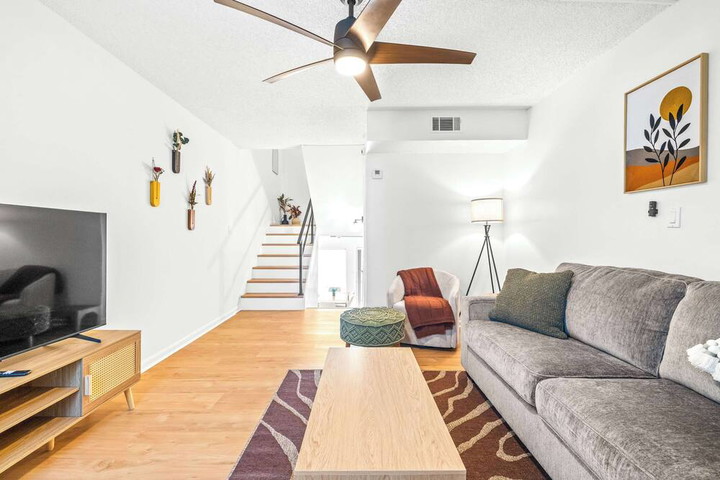 The Capri Villa - Stay For 6 - Tampa, FL