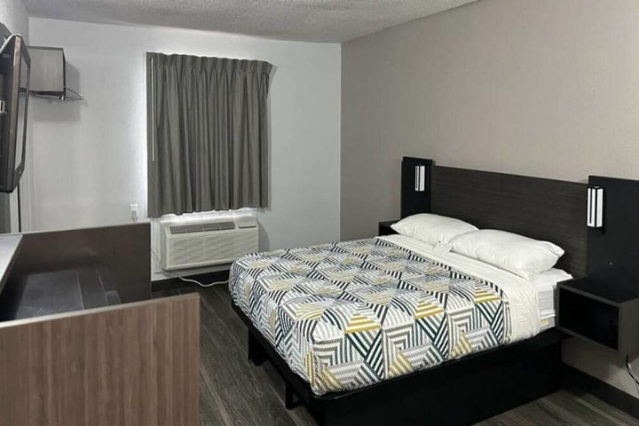 1 Queen Bed | Smoking - Nebraska