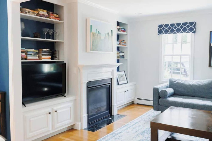 Steps Off Thames St | Center Of Town 3br/2ba - Tiverton, RI