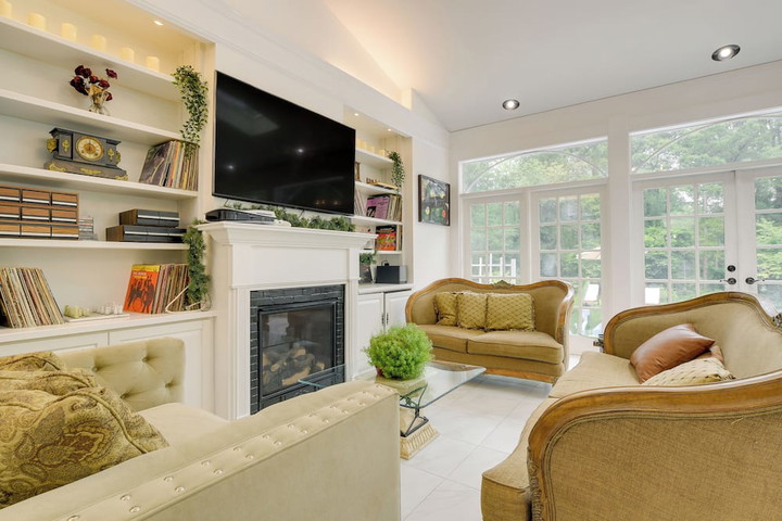 Spacious Durham Home W/ Fire Pit & Hot Tub! - Chapel Hill, NC