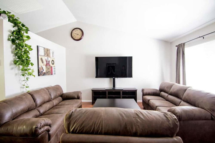 Mountain-view 5br Retreat: Gym, Hot Tub, Bbq, Firepit, Playground, Sleeps 12 - Colorado Springs, CO