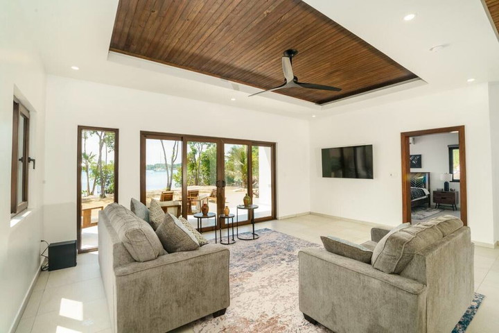 Oceanfront 5 Bedroom Private Island Villa W/ Pool - Placencia