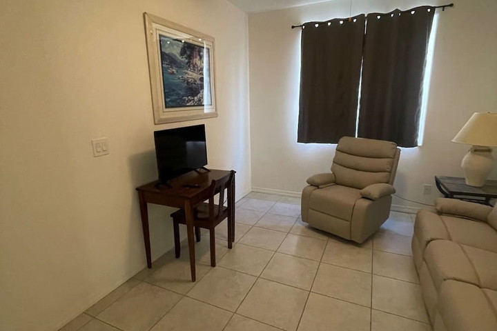 River Close, Newer Home! Great Neighborhood Minutes From Laughlin! Close To All! - Laughlin, NV